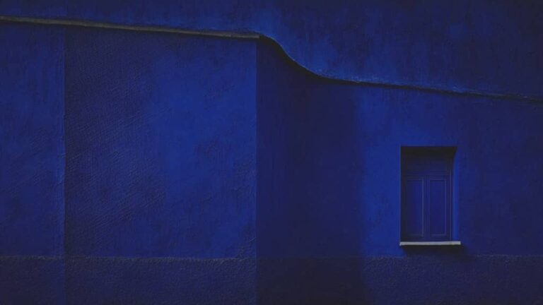 Egyptian blue: Pantone colors and paintings - DaaleelaB